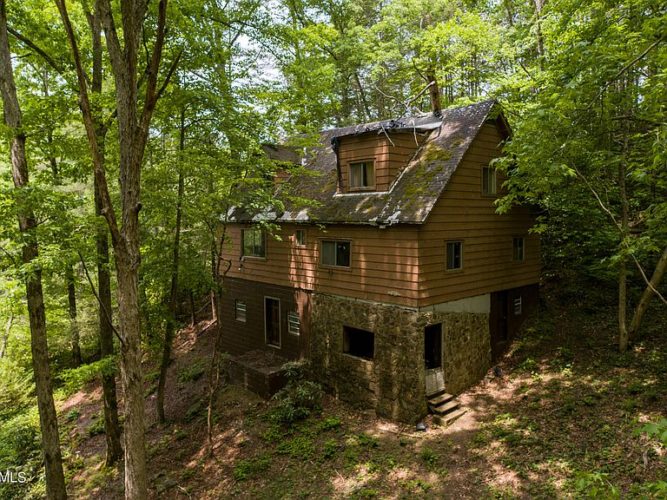 Sold. Two houses in the Tennessee mountains! Over 4 acres. $325,000 ...