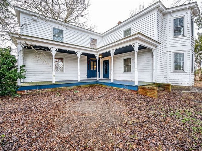 Pretty Countryside! Circa 1900. On five acres in Virginia. $299,500 ...