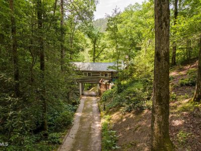 Sold. Two houses in the Tennessee mountains! Over 4 acres. $325,000 ...