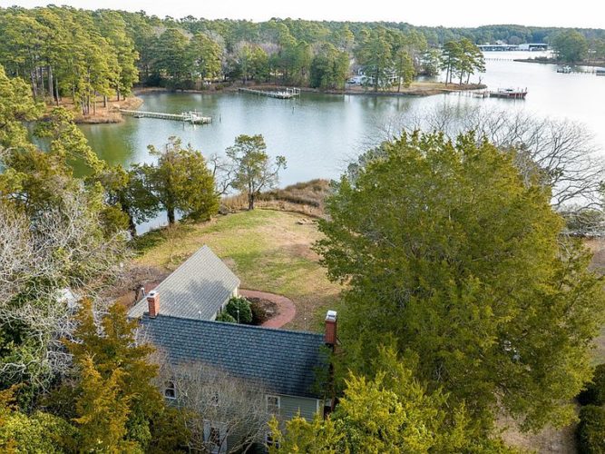 Waterfront in Virginia. Built in 1850! $300,000 – The Old House Life