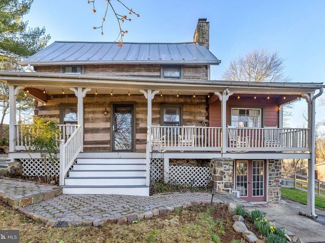 Love this! Circa 1830. One acre in Virginia. $649,000 – The Old House Life
