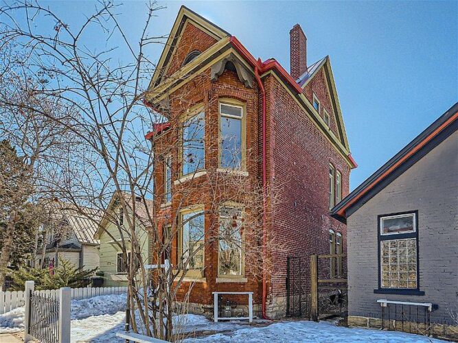 Look inside! Circa 1888 in Minnesota. $269,900 – The Old House Life