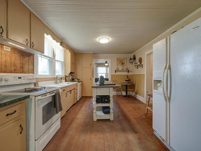 Almost three acres in Virginia. Cute house! Circa 1937. $200,000 – The ...