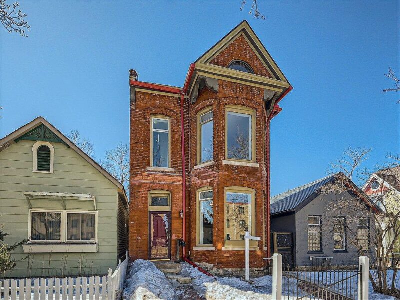Look inside! Circa 1888 in Minnesota. $269,900 – The Old House Life