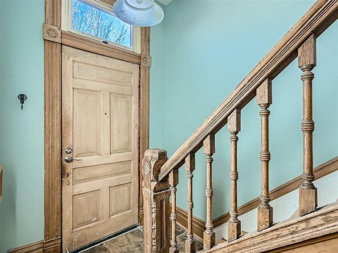 Look inside! Circa 1888 in Minnesota. $269,900 – The Old House Life