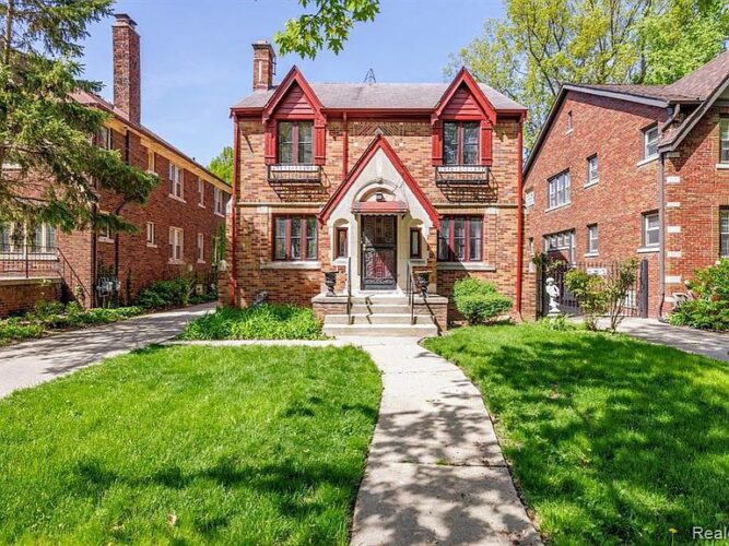 Interesting details! Circa 1930 in Michigan. $175,000 – The Old House Life