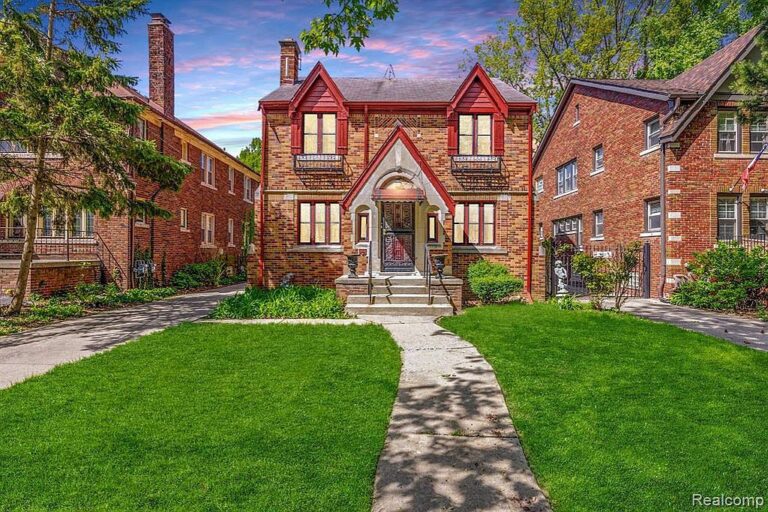 Interesting details! Circa 1930 in Michigan. $175,000 – The Old House Life