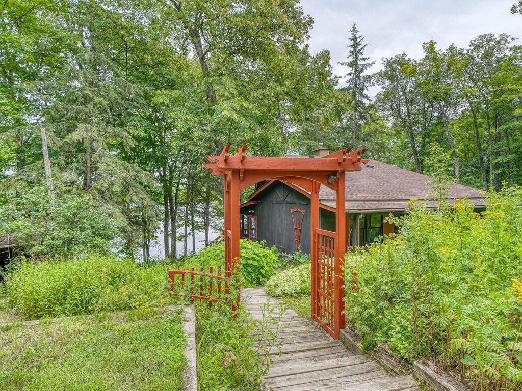 Sold for $295,000. Cute interior! Waterfront cabin in Minnesota. Almost ...