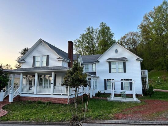 Has a guest house! Over an acre in Virginia. $279,500 – The Old House Life