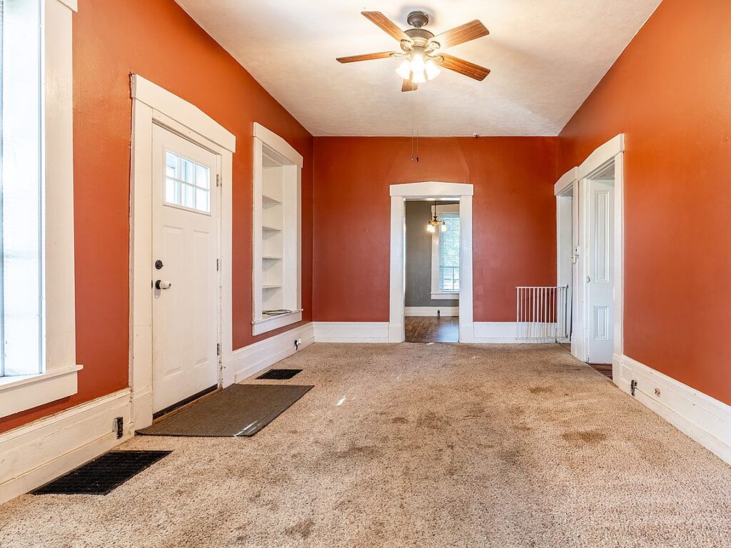 Mauzy Family Farm, Circa 1850. Almost two acres in Indiana. Huge barn! $260,000 – The Old House Life