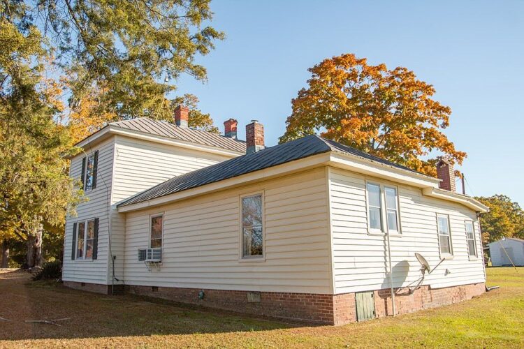 Classic farmhouse with multiple outbuildings! Five acres in Virginia ...