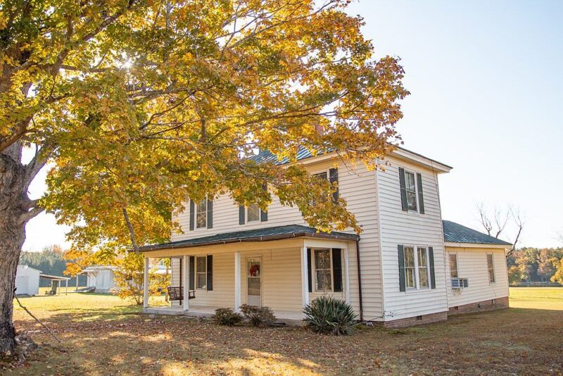 Classic farmhouse with multiple outbuildings! Five acres in Virginia ...
