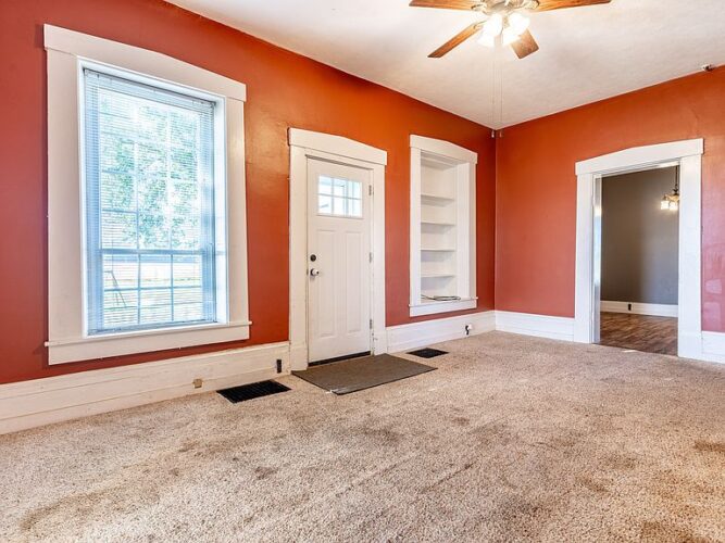 Mauzy Family Farm, Circa 1850. Almost two acres in Indiana. Huge barn! $260,000 – The Old House Life