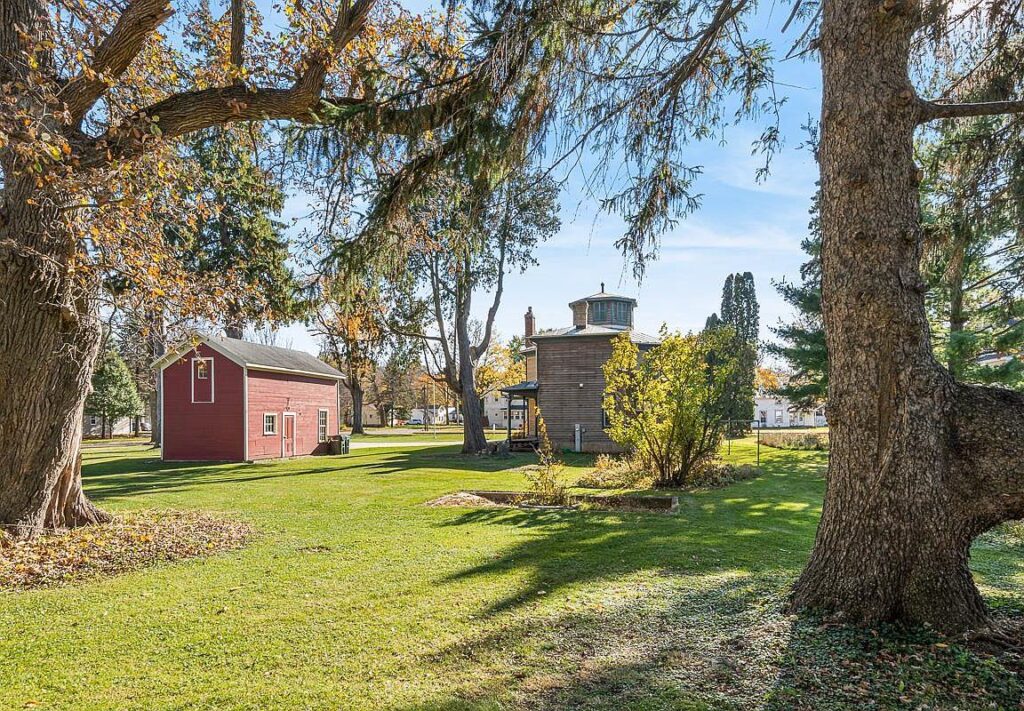 Such a unique house! Jacob Woodruff House, Circa 1850 in Wisconsin ...