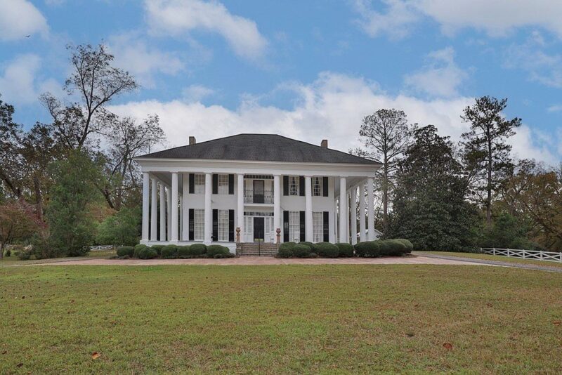 Wow! Over nine acres in Georgia. Circa 1825. $750,000 – The Old House Life