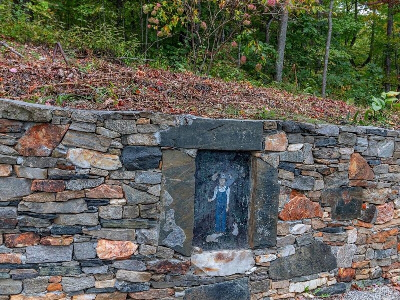 Dr. Sayles Cabin in Little Switzerland, North Carolina. Two acres ...