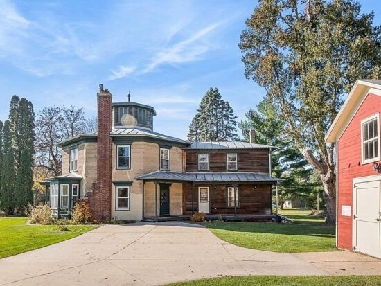Such a unique house! Jacob Woodruff House, Circa 1850 in Wisconsin ...