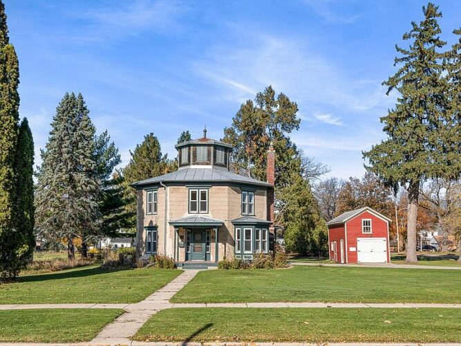 Such a unique house! Jacob Woodruff House, Circa 1850 in Wisconsin ...