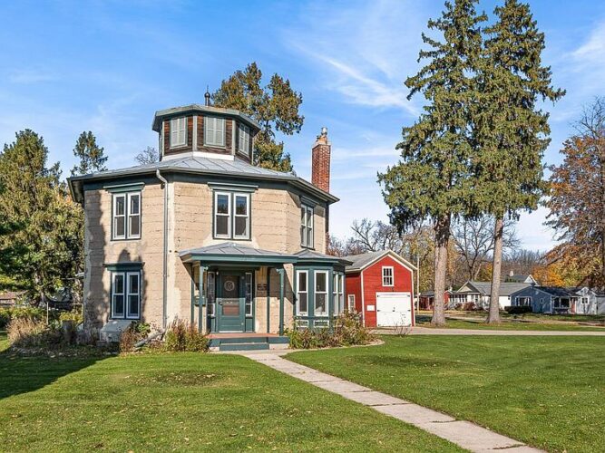 Such a unique house! Jacob Woodruff House, Circa 1850 in Wisconsin ...