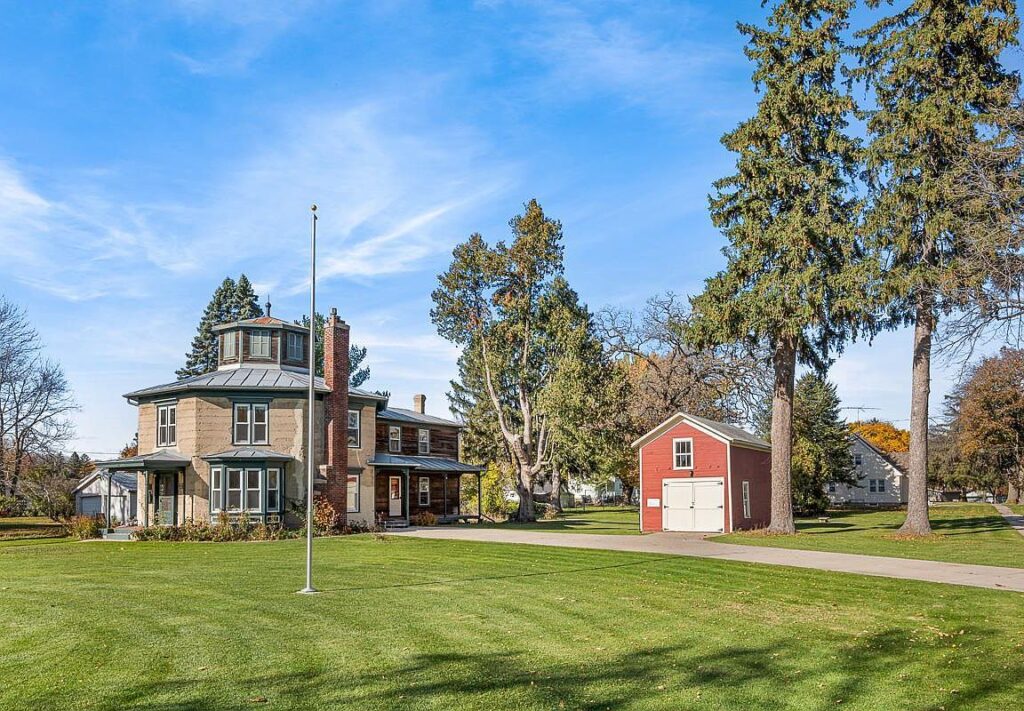 Such a unique house! Jacob Woodruff House, Circa 1850 in Wisconsin ...