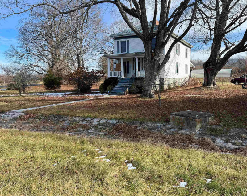 Love the staircase! Almost four acres in Virginia. $249,900 – The Old ...