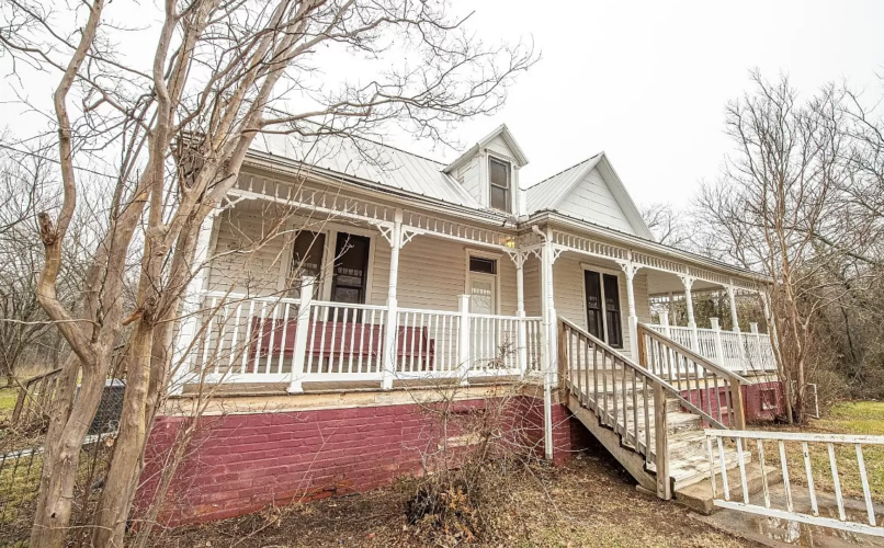 Move in ready in Texas! Has a basement. Two acres. $270,000 – The Old ...