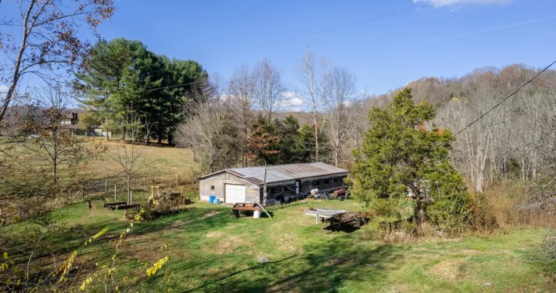 Beautiful countryside! On 33 acres in Virginia. Circa 1865. $399,995 ...