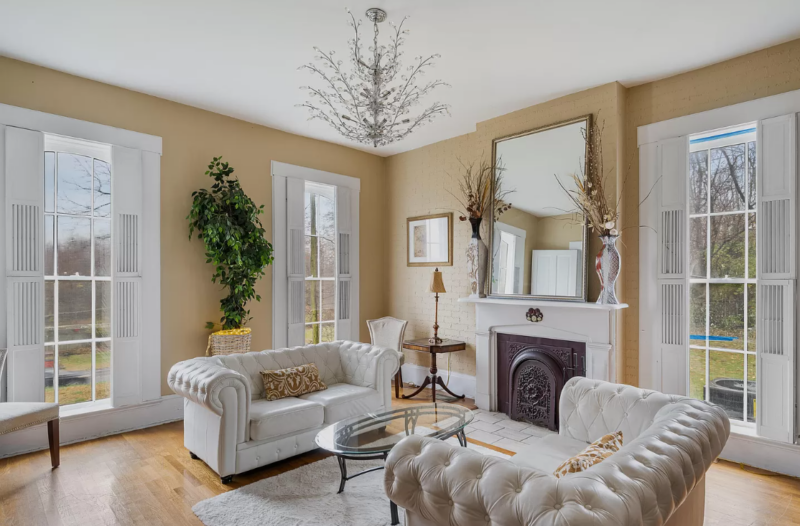 Such a pretty house! “Rabbit Ridge”, Circa 1839. Over an acre in ...