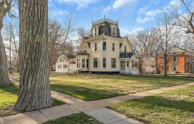Love this house! Look inside! Circa 1880 in Nebraska. $230,000 – The ...