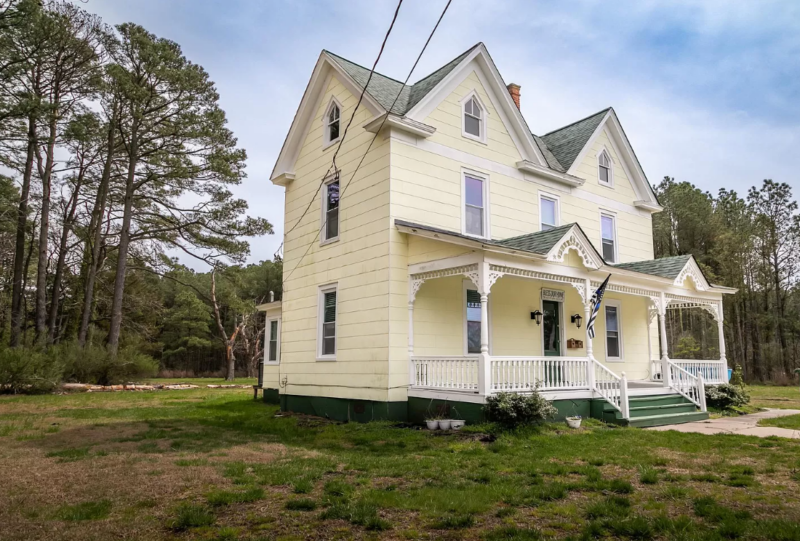 Beautiful fretwork inside! Circa 1900. Over 1 1/2 acres in Maryland ...
