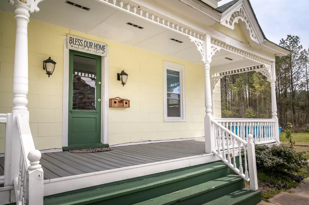 Beautiful fretwork inside! Circa 1900. Over 1 1/2 acres in Maryland ...