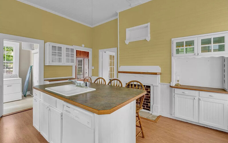 Pretty house in Mississippi. The Frith House, Circa 1856. $169,500 ...