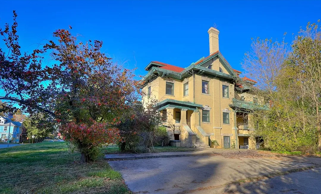 $299,900! The Powers Mansion. Over 7,000 square feet in Illinois. – The ...