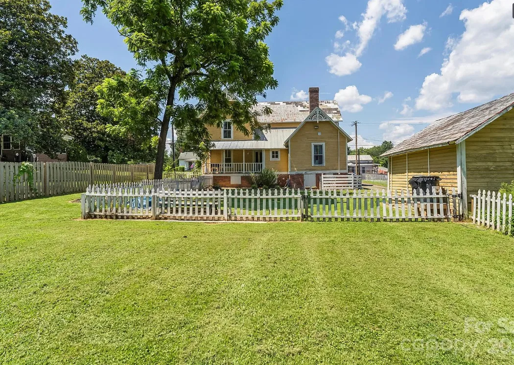 Pretty! The Thomas Walter Long House, Circa 1882 in North Carolina ...