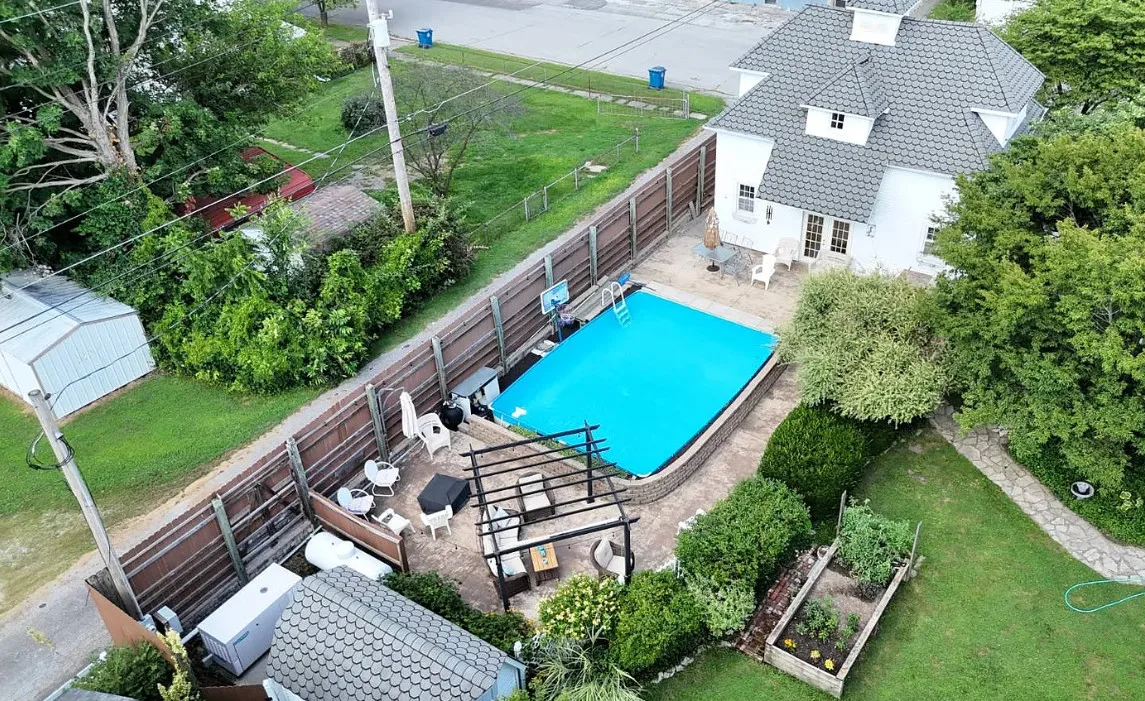 Has a pool! Circa 1900 in Illinois. $285,000 – The Old House Life