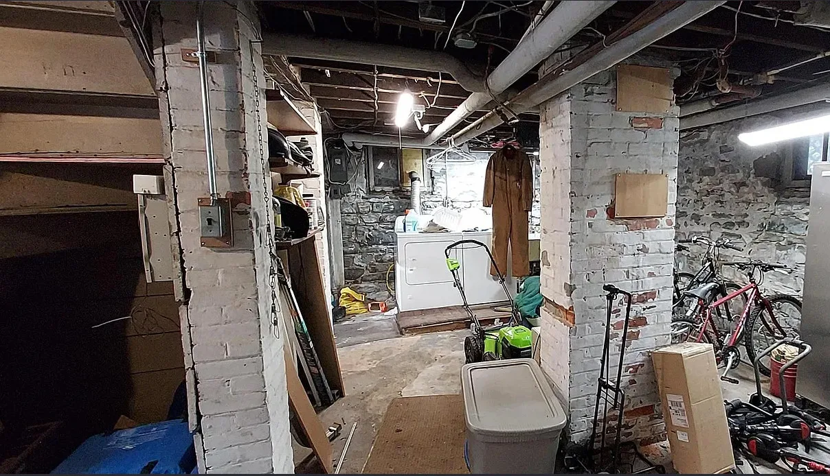 $150,000! Pretty staircase! 6 beds/4 baths in Michigan. – The Old House ...