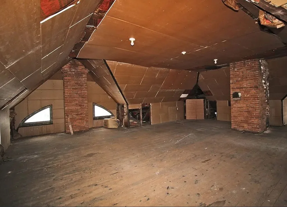 Pretty stained glass! C. 1888 in Pennsylvania. $149,900 – The Old House ...