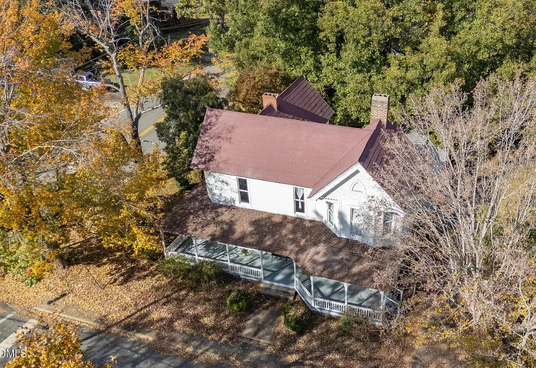 Now that’s a porch! Pretty details inside! Dr. William Long house in ...